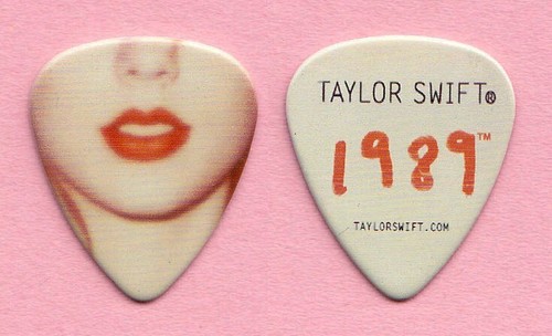 Taylor Swift Limited Edition Signature 1989 Photo Guitar Pick #5 - 2015 ...