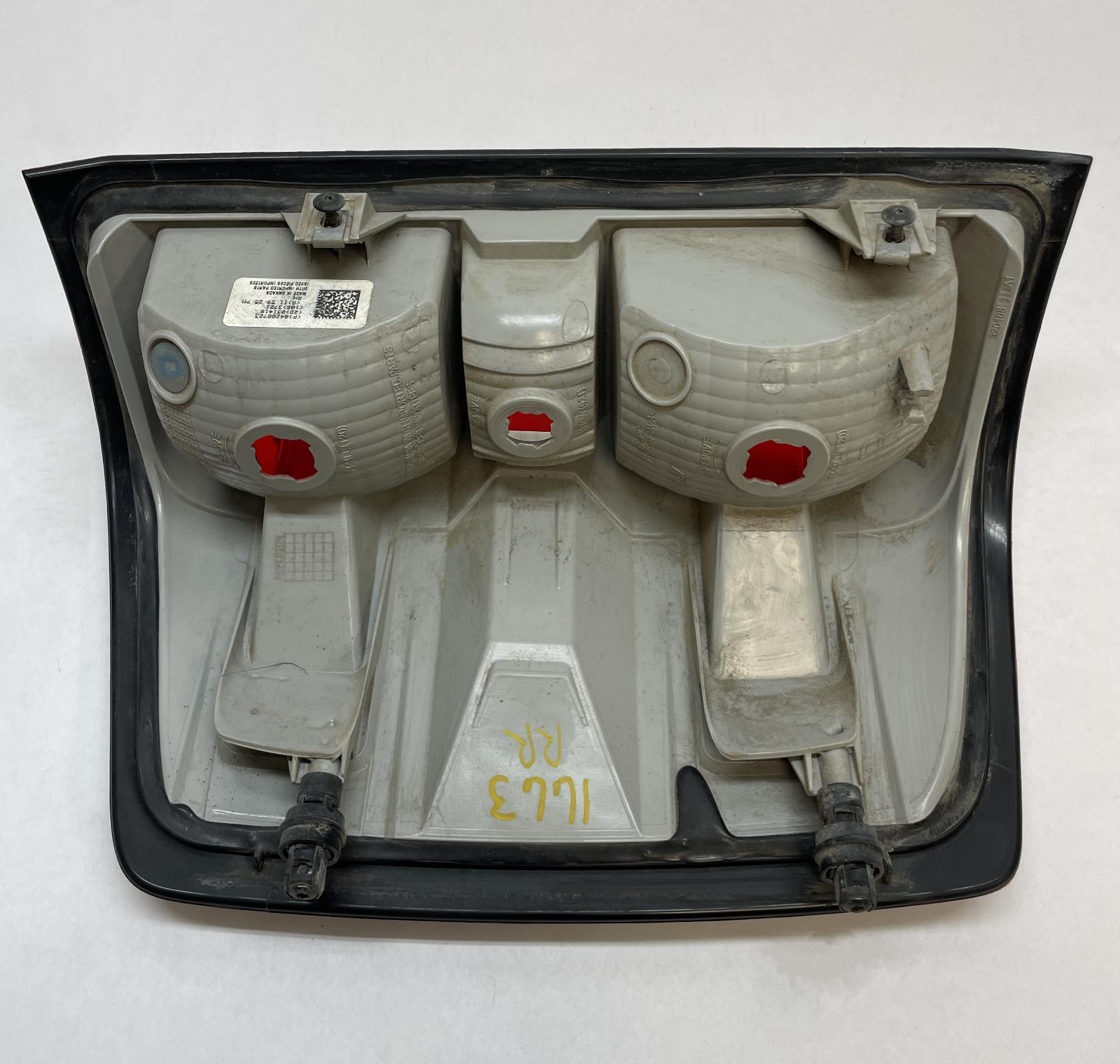 2018 CHEVY SILVERADO 3500 RIGHT PASSENGER SIDE TAILLIGHT R 16 17 19 OEM ...