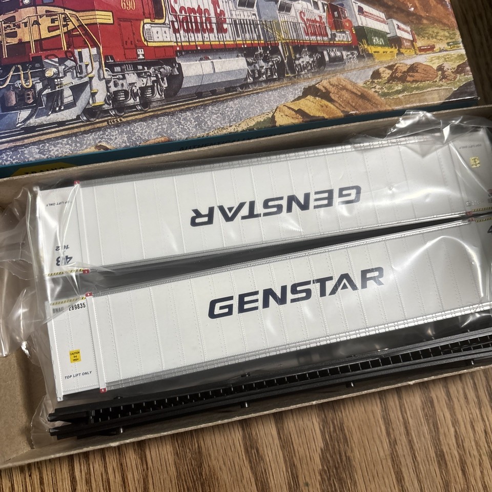 Athearn HO Kit #5742 40ft 2/Pack GENSTAR Intermodal Containers | eBay