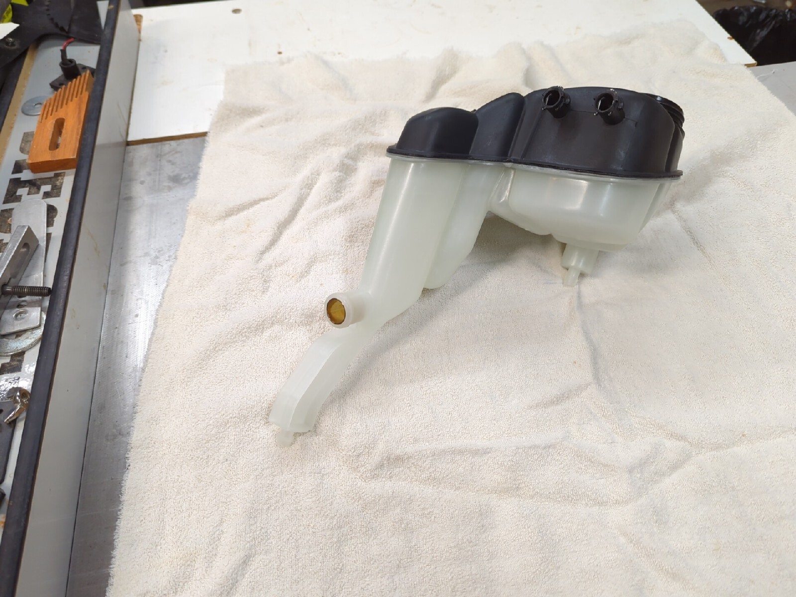 Mercedes OEM Mahle Coolant Expansion Tank 2215000349 | eBay