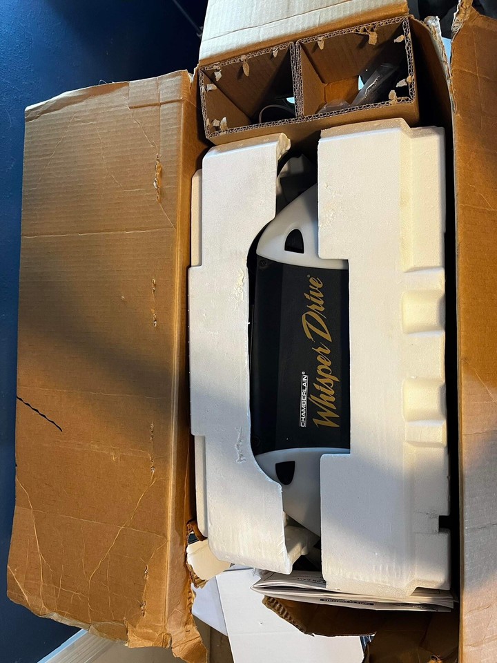 CHAMBERLAIN Whisper Drive HD600D Garage Door Opener Belt-drive Ultra ...