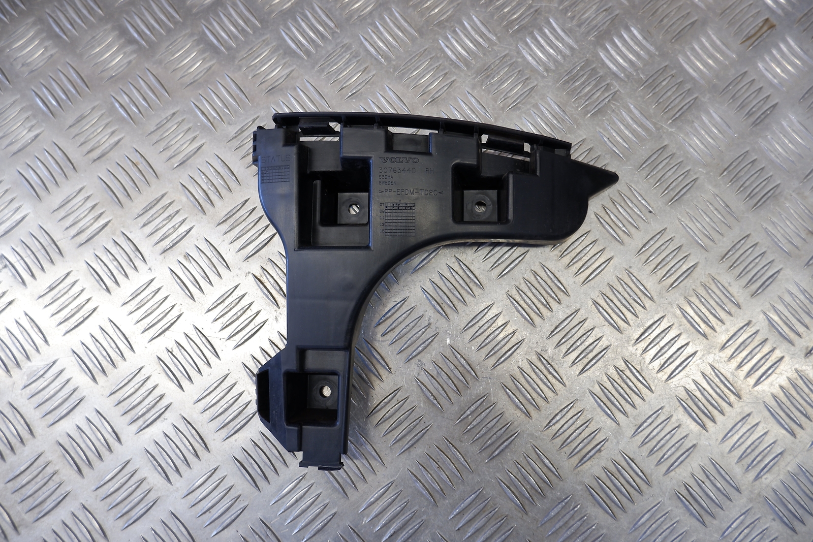 VOLVO XC60 2008 REAR BUMPER RIGHT SIDE BRACKET 30763440 OEM | eBay