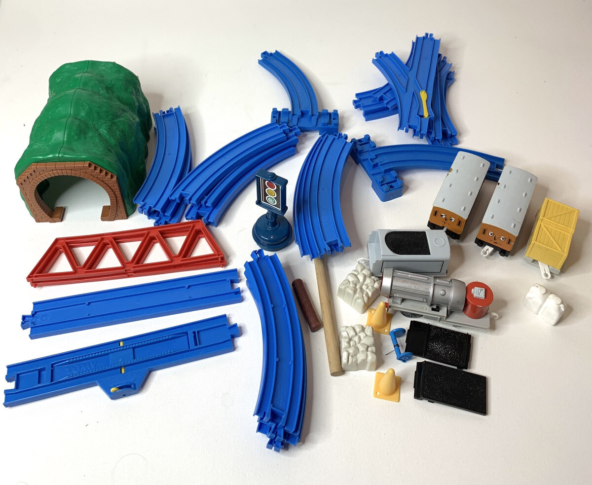 Thomas the Engine Blue Track TOMY LOT of 40 Pieces Tunnel “Y" Switches ...