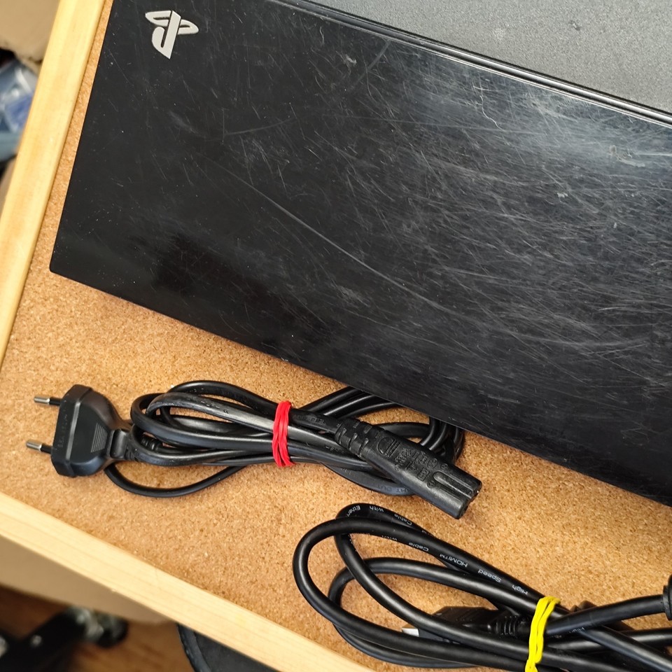 Sony PlayStation 4 500GB Console - Colore Nero - Con Controller Solo ...