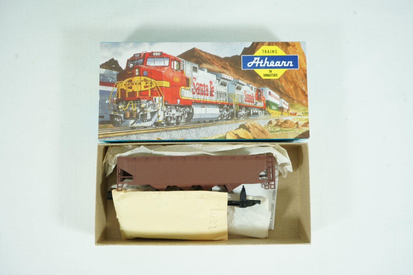 Athearn HO Scale Undecorated 2-Bay & 4-Bay Hopper Kit Lot of 7x NEW ...