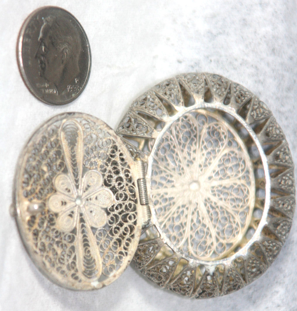 ANTIQUE c1850~~SILVER Filigree PILL or PIN BOX/ NeeDLE HOLDER w/ HINGED ...