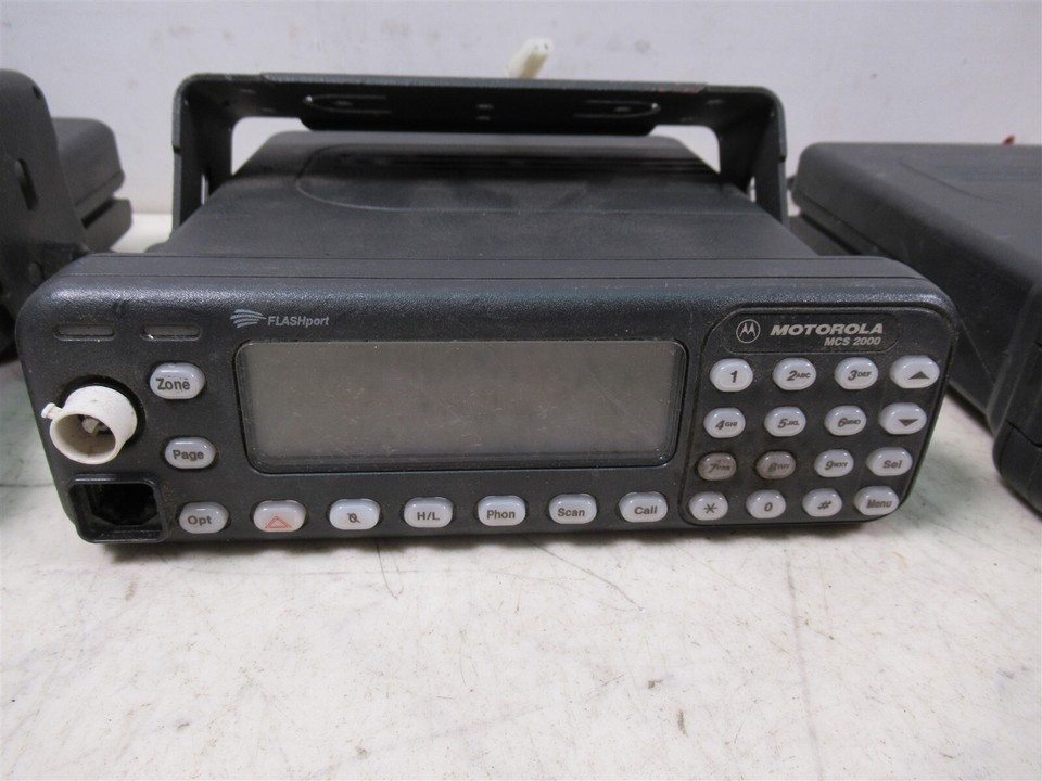 Lot of 3 Motorola MCS 2000 Radios M01HX-834W M01UJN6PW6BN 2-Way Decks ...