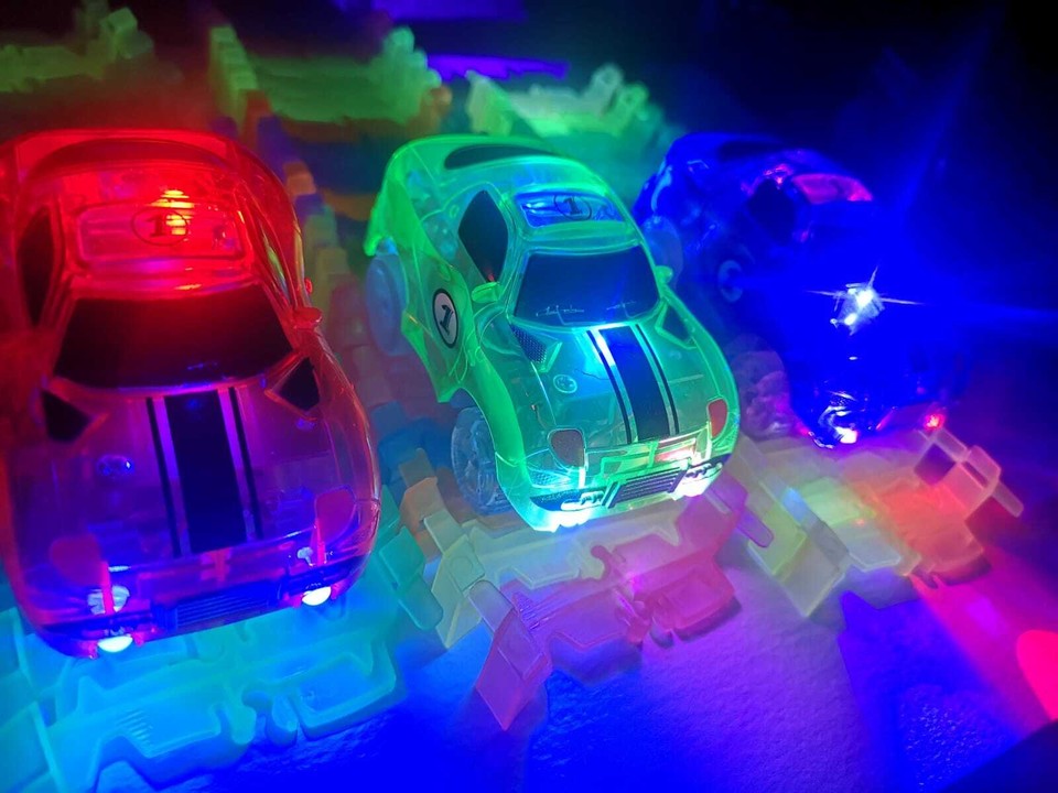 Magic-Tracks Cars Glow in The Dark 5 LED Lights Amazing Racing Track ...