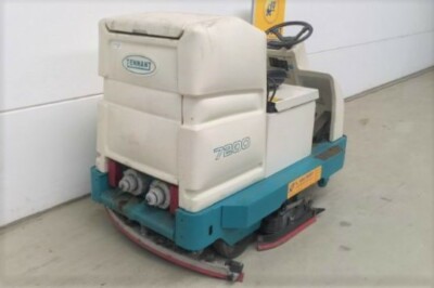 Reconditioned Tennant 7200 36" Cylindrical Rider Floor Scrubber under ...
