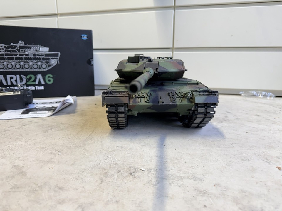 Heng Long 1:16 RC Leopard 2A6 Tank – 2.4GHz – Boxed – Controller ...