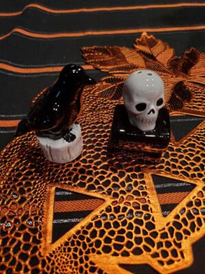 SKULL & CROW SALT & PEPPER SHAKERS potions spells witch raven Halloween ...