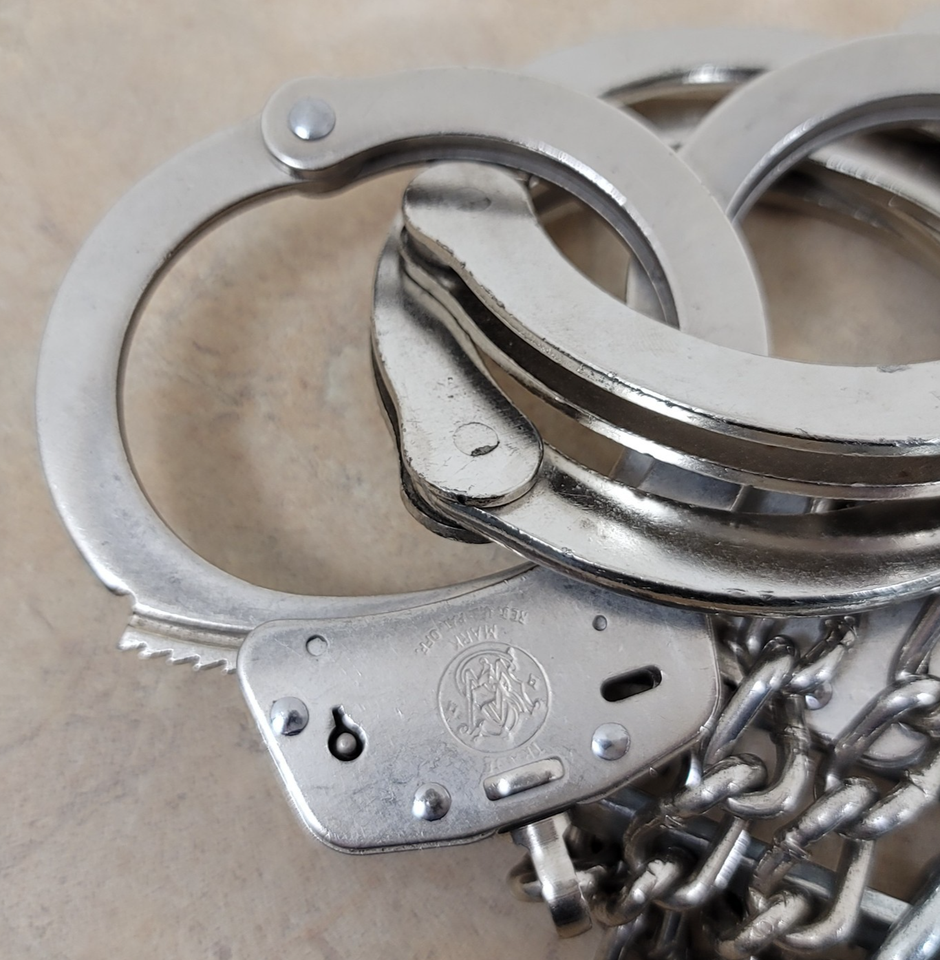 Peerless Handcuff Co. 503 & Smith & Wesson M100-1 Transport Cuffs USA ...