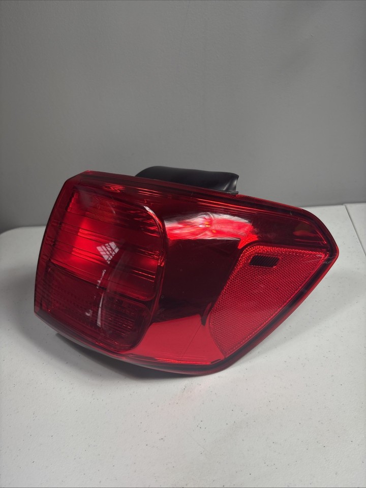 CLEAN 2016-2018 Kia Sedona Passenger RH Tail Light | eBay