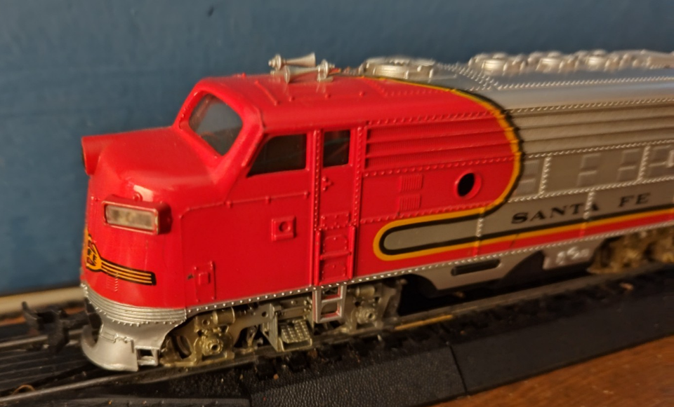 HO scale Bachmann Santa Fe diesel locomotive no 307 | eBay