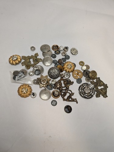 Vintage Buttons Lot of 55 Pcs Knot Floral Laurels Bugle Boy Lockplate ...