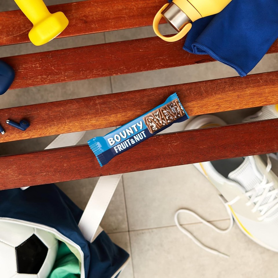 Bounty Fruit & Nut Milk Chocolate Snack Bars Multipack 4 Bars x 32g ...