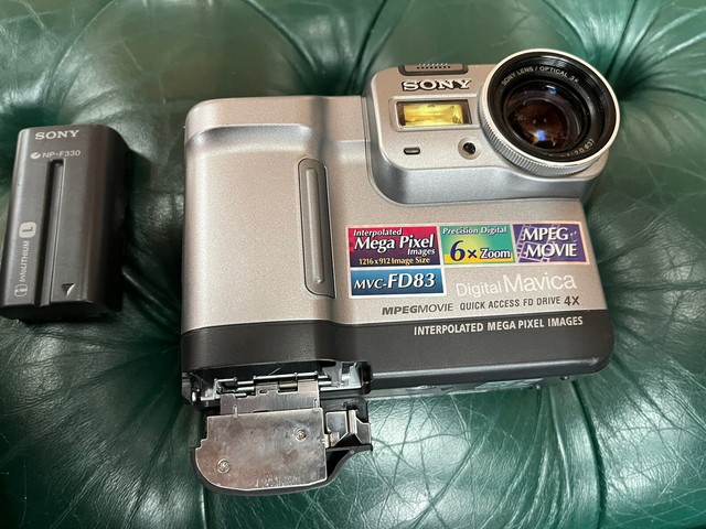 Sony Mavica MVC-FD83 0.9MP Digital Camera - Silver (MVCFD83) for sale ...