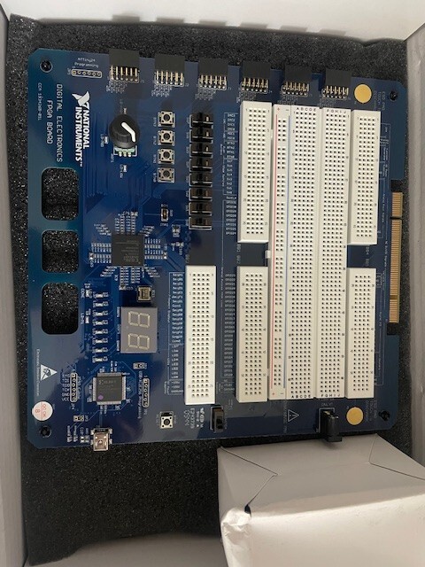 NATIONAL INSTRUMENTS DIGITAL ELECTRONICS PROTOTYPING FPGA BOARD 193426B ...