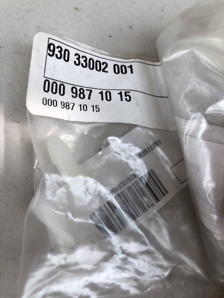 MERCEDES BENZ DOOR SEAL CLIP 930 33002 001 -- 0009871015 -- 11 EACH ...