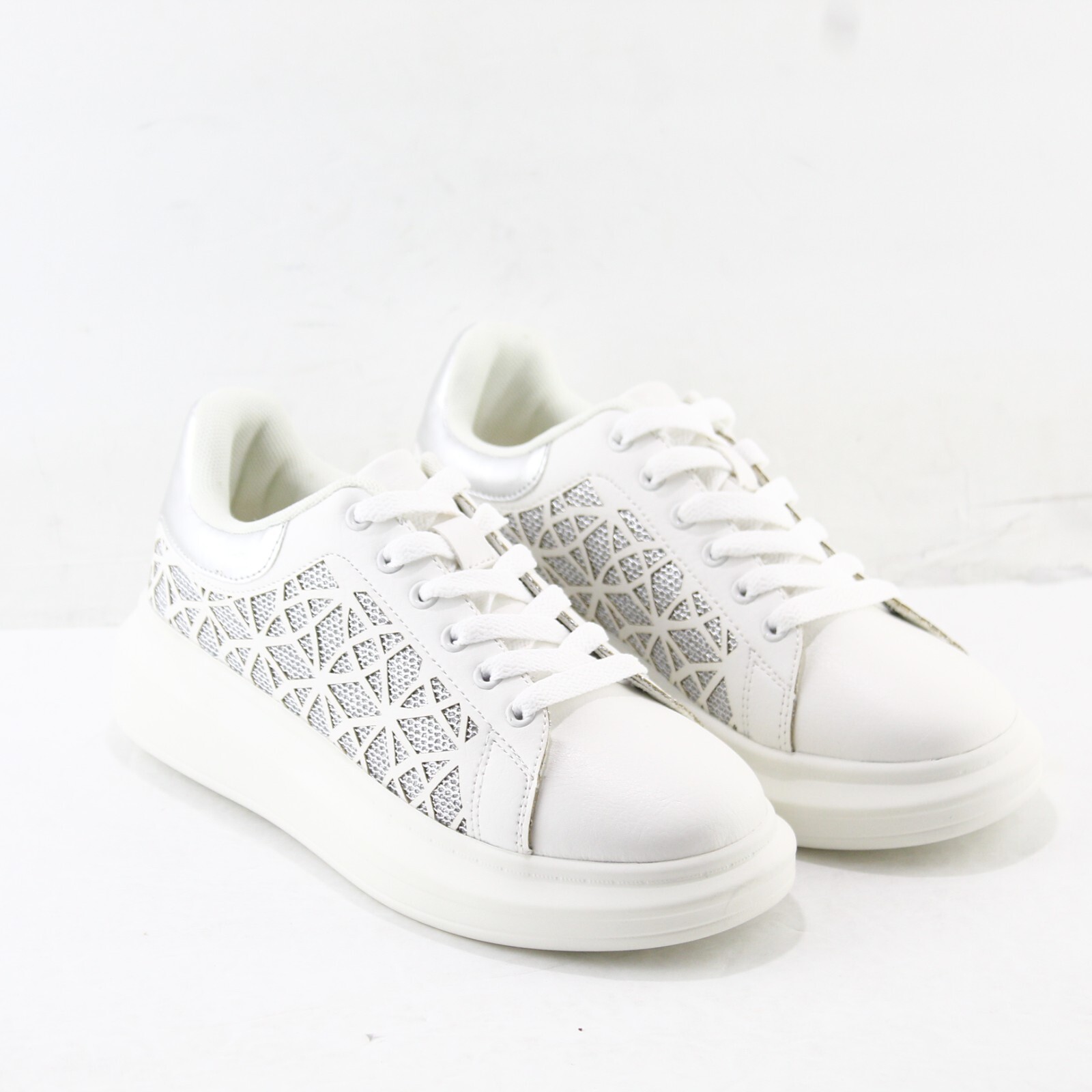 MIDNIGHT VELVET womens Lacer cut out athletic sneaker multi shoe sizes ...