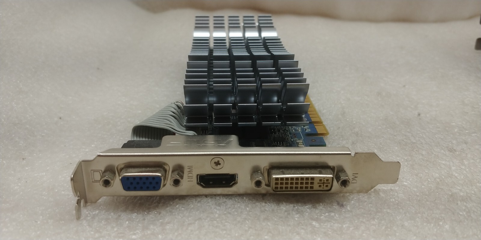 ASUS NVIDIA GeForce GT 520 (ENGT520 SILENT/DI/1GD3(LP)) 1 GB DDR3 SDRAM ...