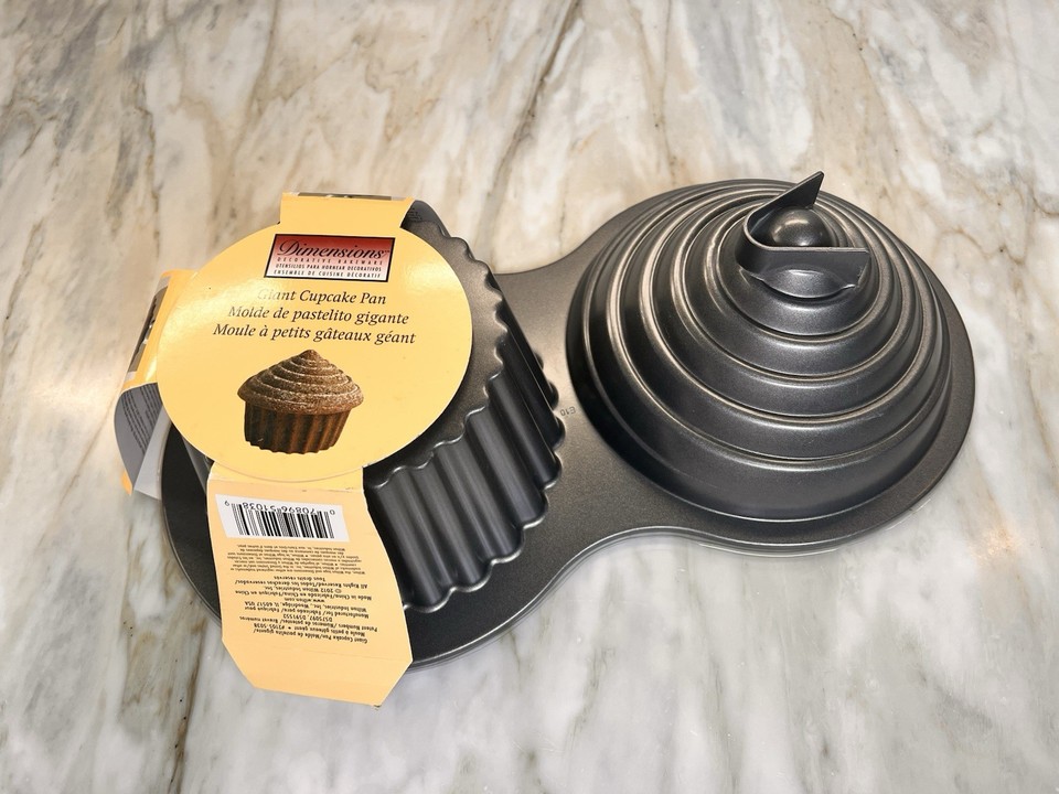 Wilton Giant Dimension Large Cupcake Pan 3D Non-Stick Mold Jumbo Baking ...