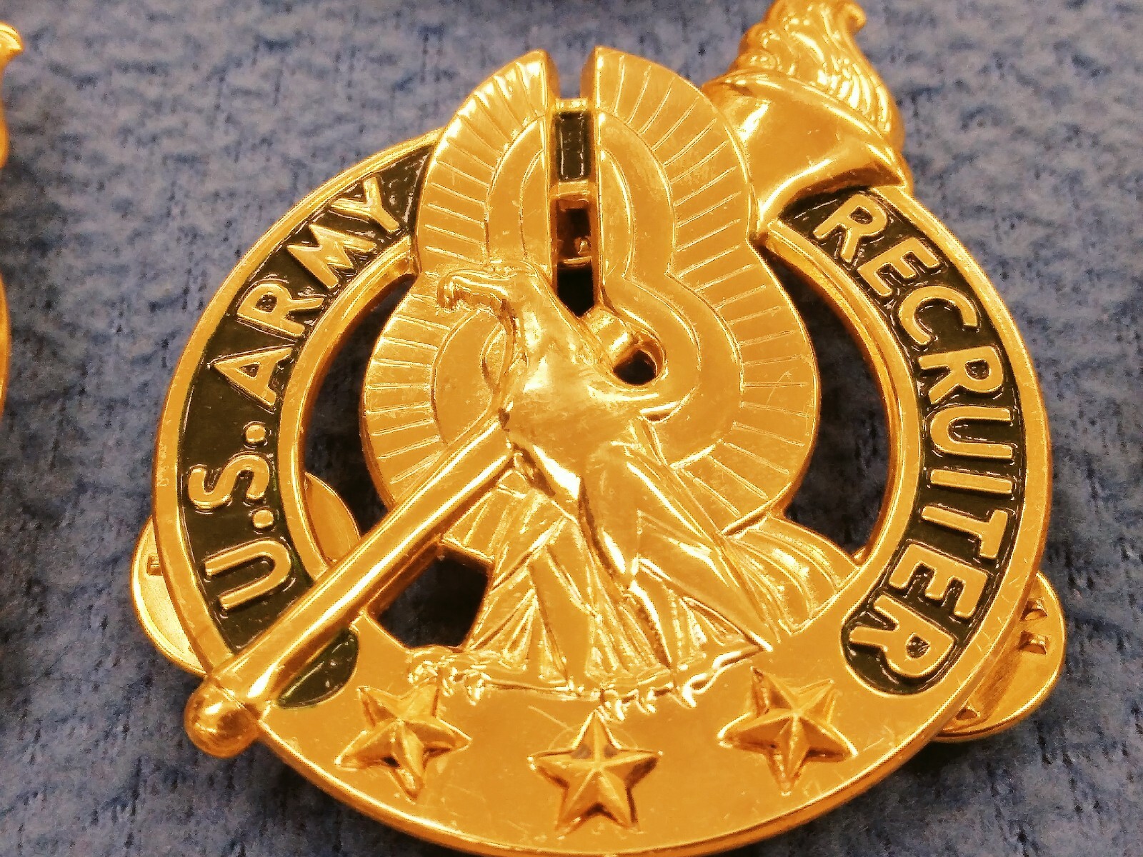 LOT OF 10 - US ARMY RECRUITER HAT/LAPEL PINS GREEN & GOLD 3 STAR- LIGI ...