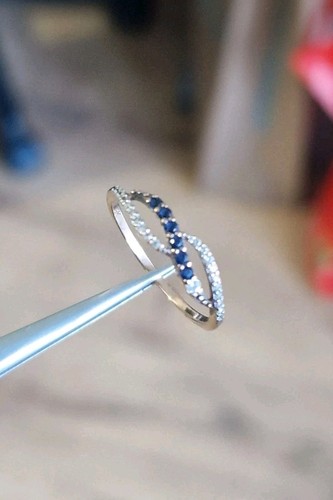 LOVELY 9CT GOLD RING WITH STONES, HALLMARKED, 99P START, NO RESERVE ...