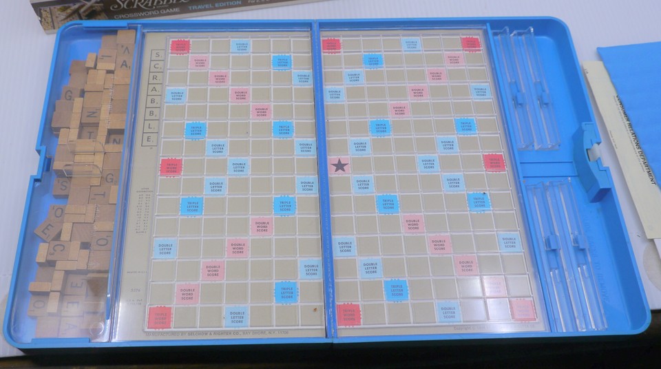 1977 TRAVEL EDITION SCRABBLE GAME No. 52, WITH CARRYING CASE COMPLETE ...