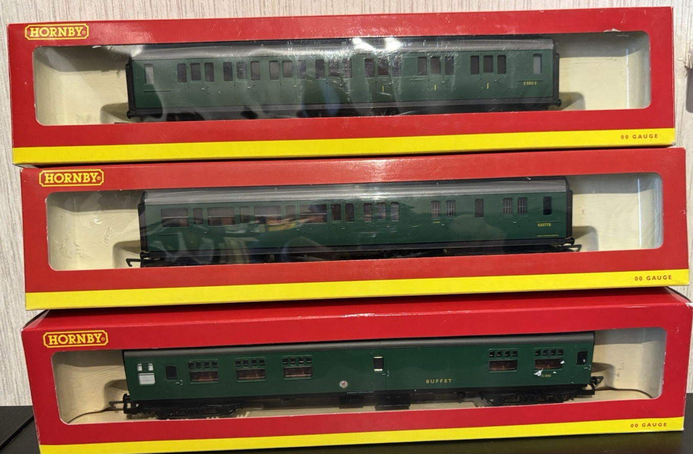 Rake of 3 Hornby BR Southern Region Coaches R4117C, R4124D & R4125E ...