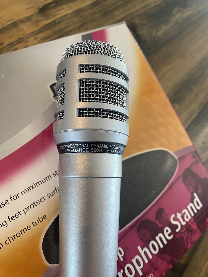 Radio Shack Omni-Directional Dynamic Microphone 33-3030 with Desktop ...