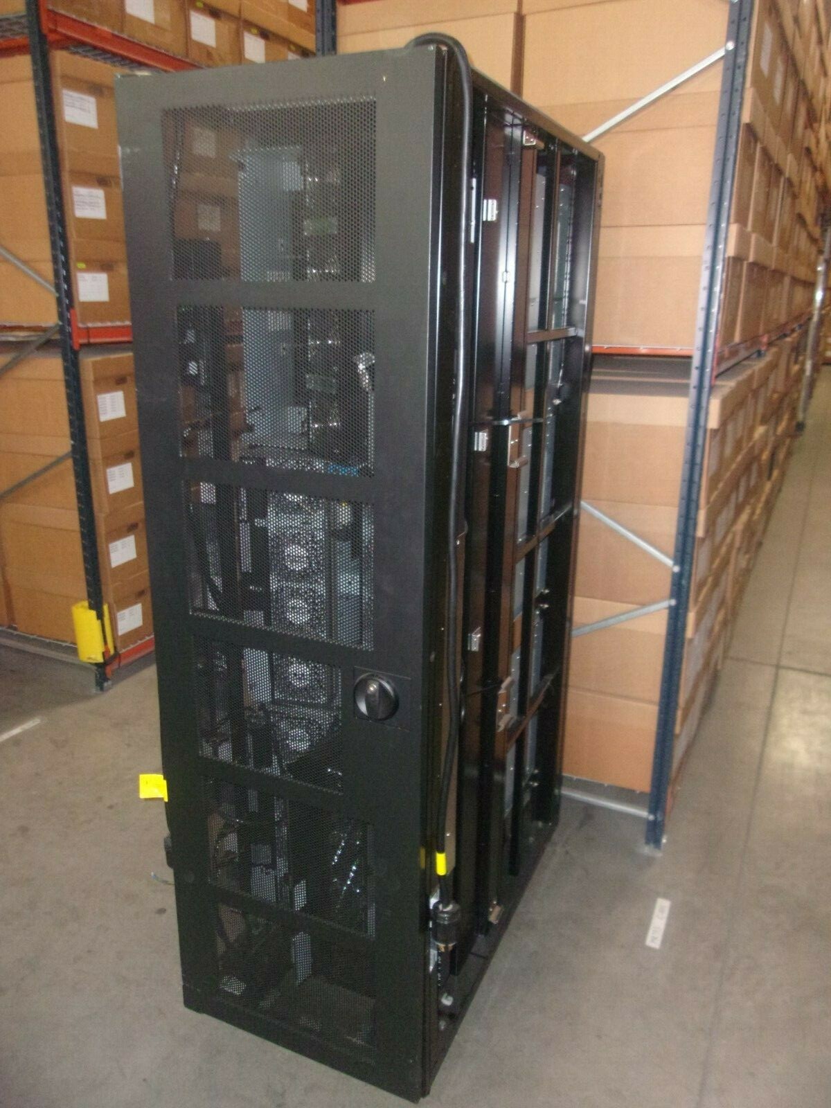 HP XP P9500 (eXtended Platform) STORAGE WORKS DATA STORAGE DISK ARRAY ...