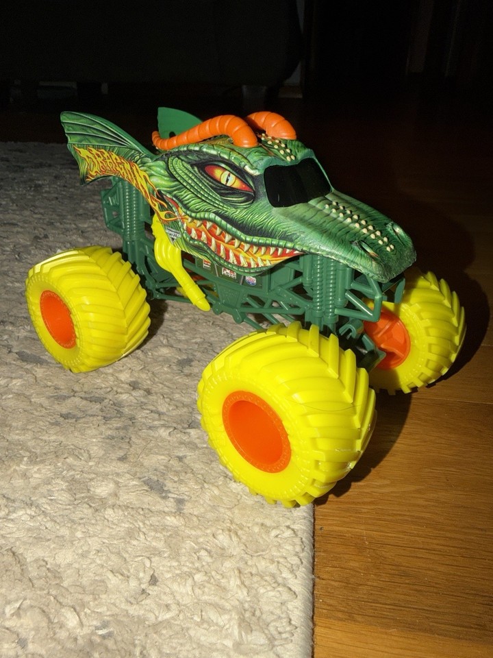 Monster Jam Truck 1:24 Scale DRAGON Die Cast True Metal Series 23 Spin ...