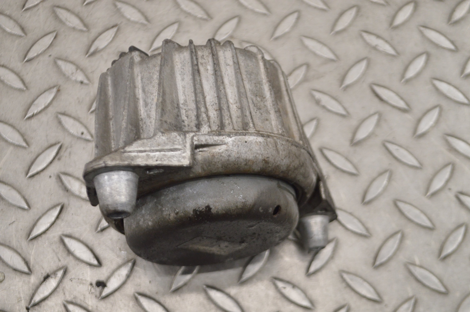 MERCEDES-BENZ+E-CLASS+W212+RIGHT+SIDE+ENGINE+MOUNT+A2042406017+OEM for ...