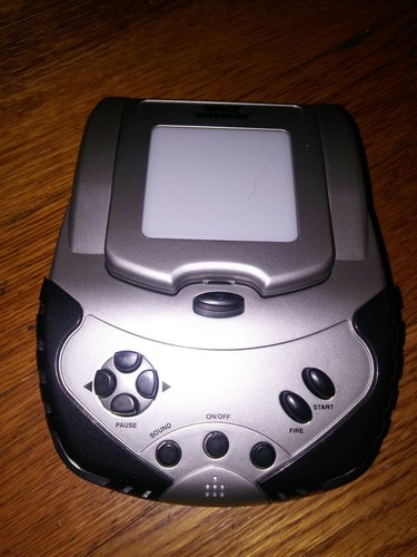 Taito space invaders color fx handheld works great | eBay