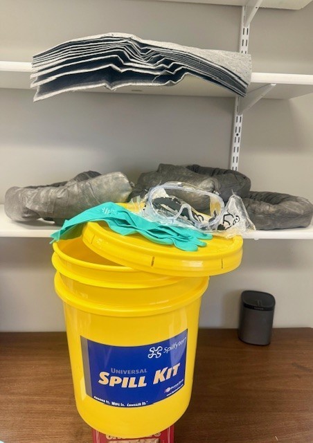 Spilfyter Universal Bucket Spill Kit, 5 Gallon Capacity - FREE SHIPPING ...