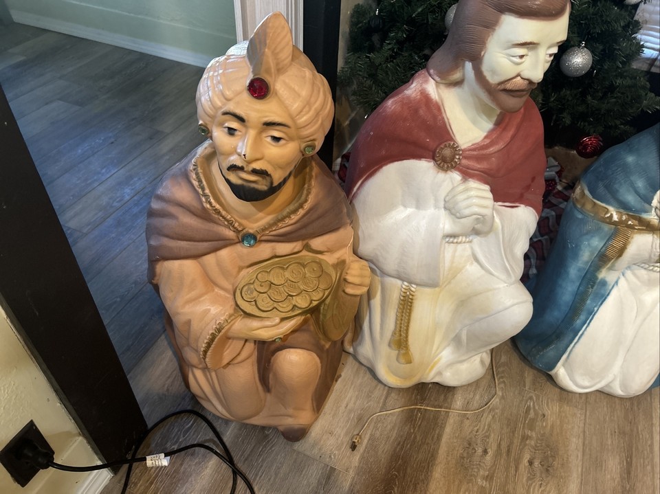 Vintage LARGE 3 Foot 3 Piece Lighted Blow Mold Nativity Set Poloron ...