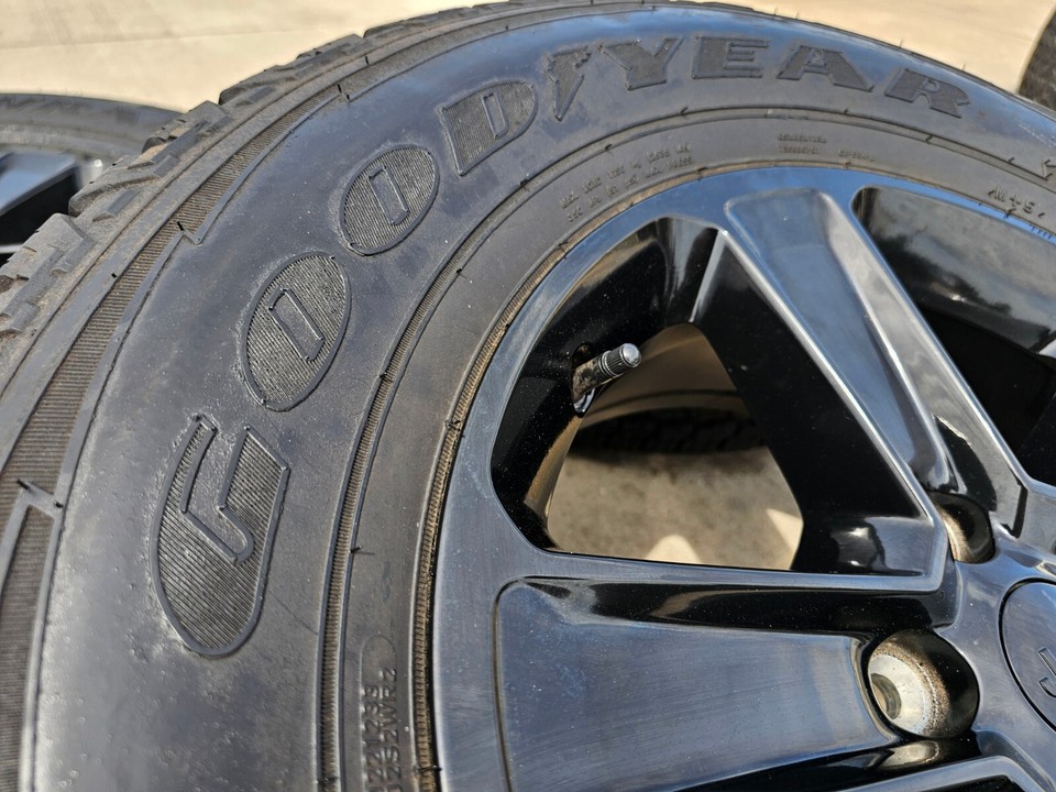 18" Jeep Wrangler Altitude Black OEM wheels rims 9255 9221 tires ...