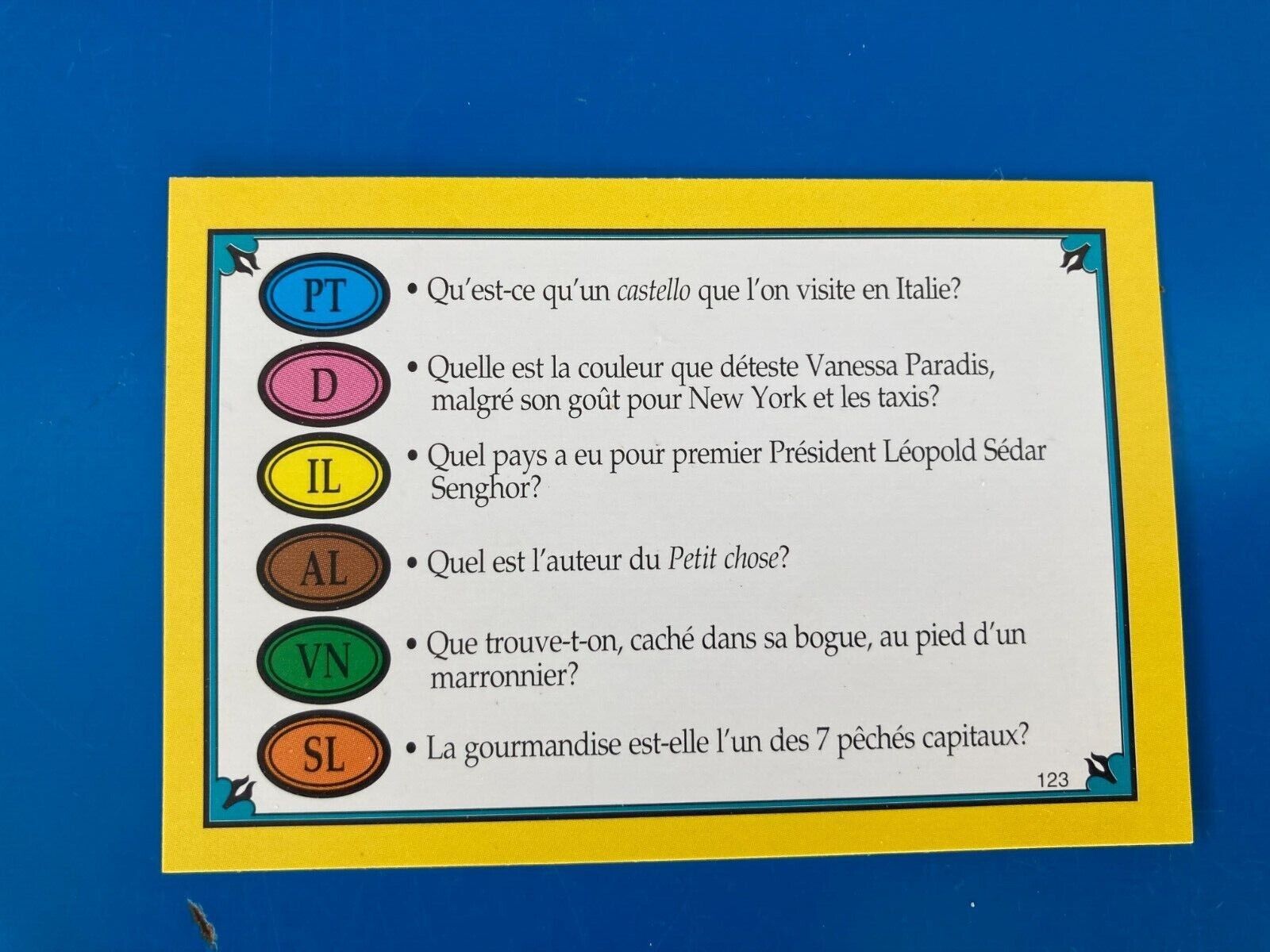 TRIVIAL PURSUIT Lot 50 Cartes Jeu Edition FAMILLE 300 Questions ...