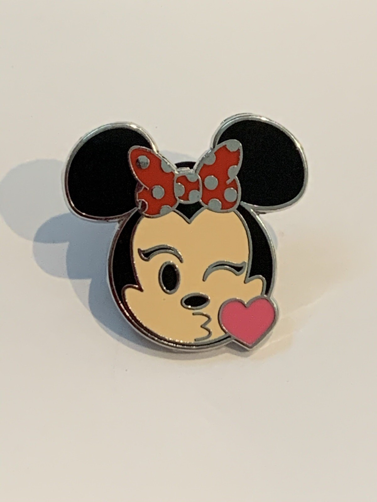 Disney Emoji Blitz Minnie Mouse Winking And Blowing A Kiss Lanyard ...
