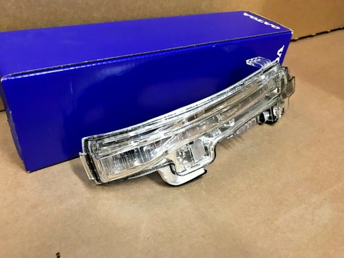 GENUINE VOLVO MIRROR LEFT INDICATOR LENS LIGHT V40 V70 V60 S80 31402415 ...