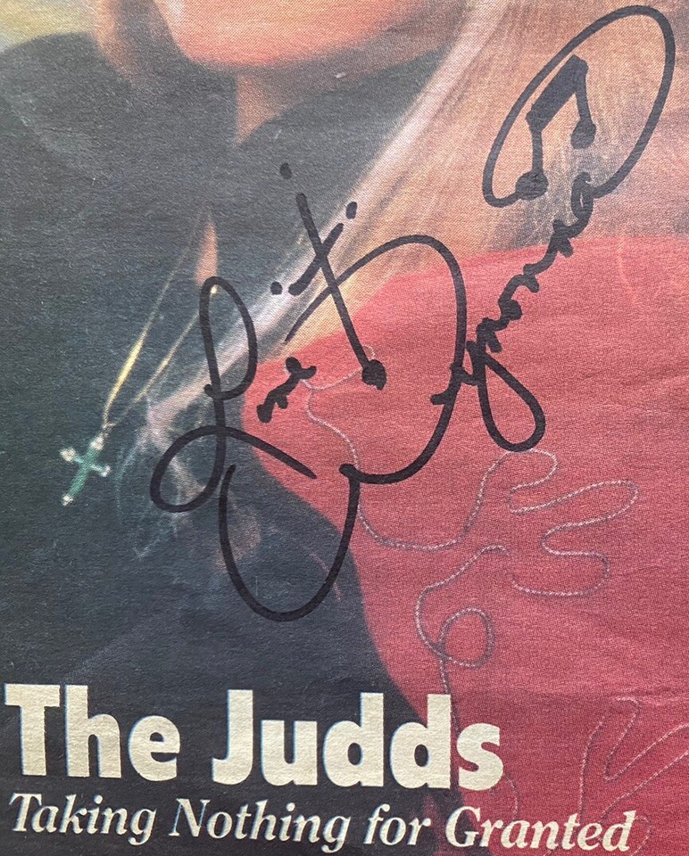 Wynonna Judd Signed 11x15 Magazine Page Autograph + Cross, Music Note w ...