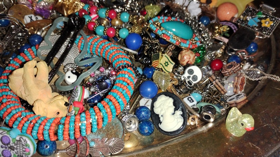 Junk Drawer Lot 2lbs Unsearched Jewelry+Other Items Brooches random ...