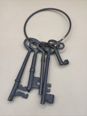 Dungeon Key Rusty Antiqued Medieval Padlock Keys Renaissance Costume ...