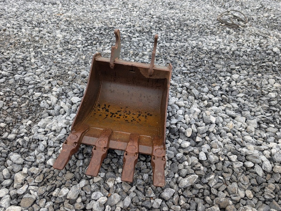 18" Tag Mini Excavator Bucket; Deere/Hitachi 35 Wedge Style | eBay