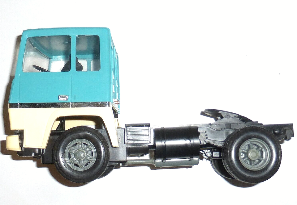 RARE Camion PISTORA France BERLIET TR 300 V8 1/20 Plastic Model Truck ...