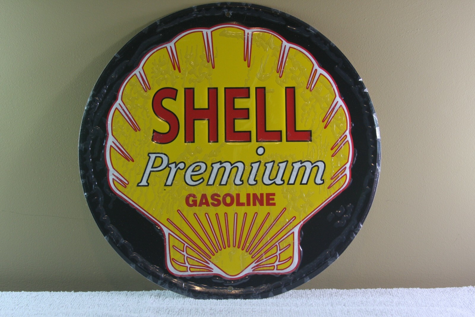 Nostalgic reproduction of vintage ad SHELL PREMIUM GASOLINE Round Tin ...