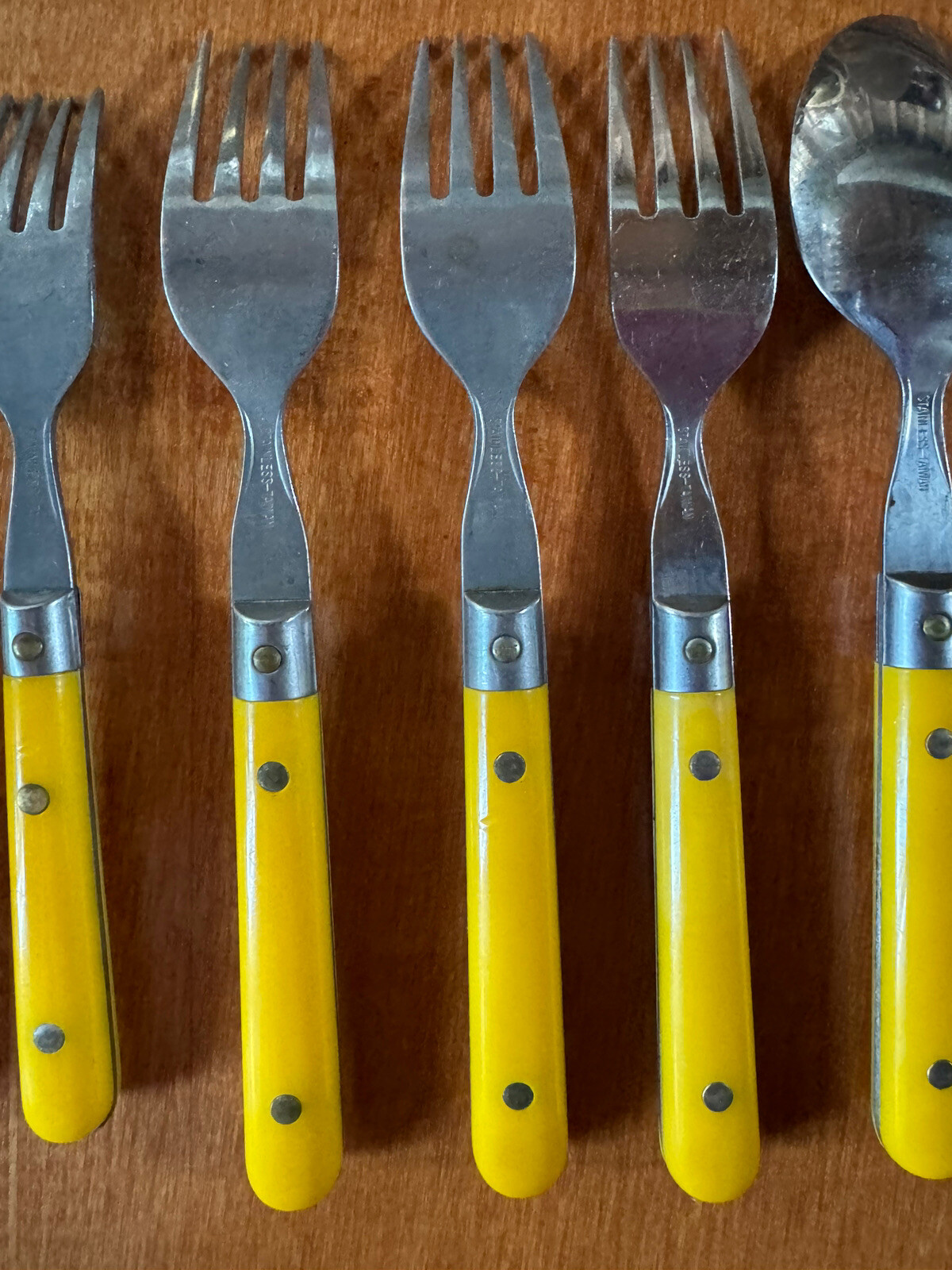 Lot Of 9 Pieces Of Stainless Taiwan Yellow Handle 2 Rivets Flatware | eBay