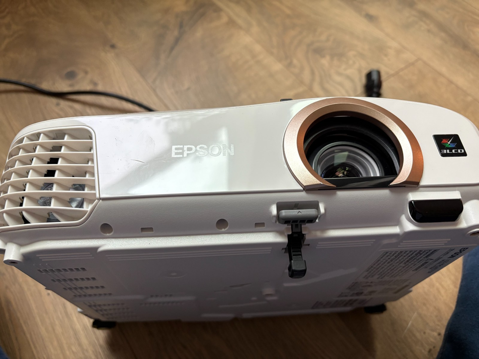 EPSON POWERLITE HOME CINEMA 2045 WIRELESS 3D HD 1080p - PARTS OR REPAIR ...