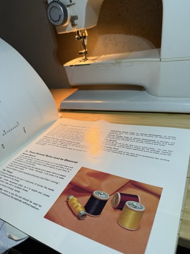 Read. Vintage Elna SU 62C 'SUPER' Sewing Machine with Pedal Accessories ...